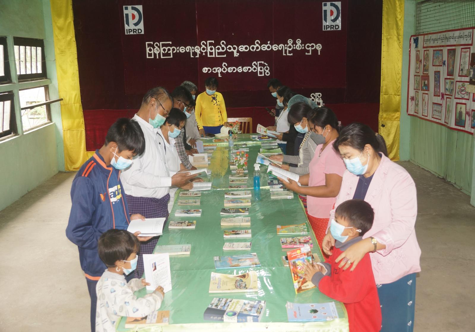 ဗန်းမော်မြို့တွင် ဒေသခံပြည်သူများအား ဖတ်ရှိန်မြှင့်တင်နိုင်ရေးအတွက် စာအုပ်စာစောင်ပြပွဲ ပြုလုပ